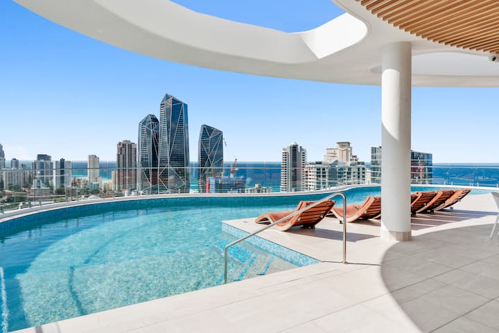 Broadbeach Luxury: Views & Steps To Beach - Broadbeach