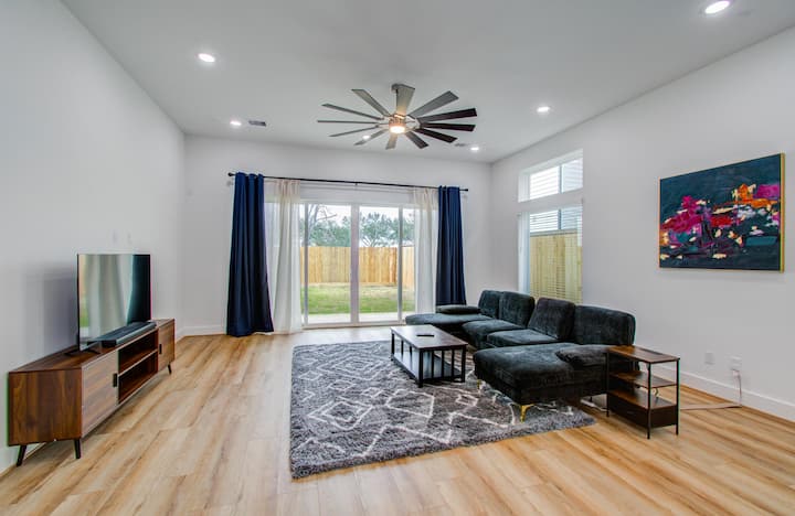 Stylish Gem Minutes From Med Center & Downtown! - Houston, TX