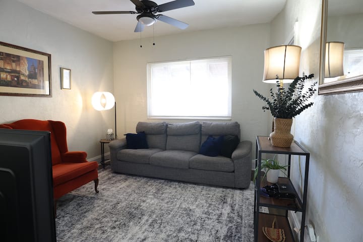 Cozy 2-bedroom In West Pittsburgh | Free Parking - Sewickley, PA