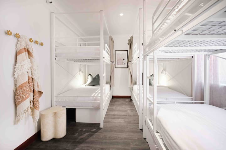 Surry Hills Crew Quarters – 6 Beds + Ensuite Bliss - Mosman