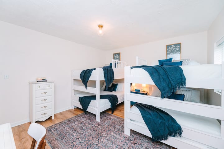Family-friendly, Sleeps 12, Park Free - Pittsburgh, PA