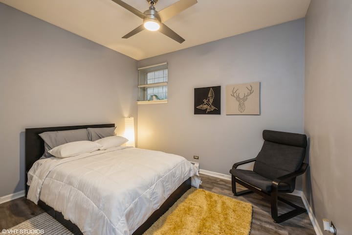 Bronzeville Luxe 1br, 1ba W/ 1 Garage Parking Spot - 시카고