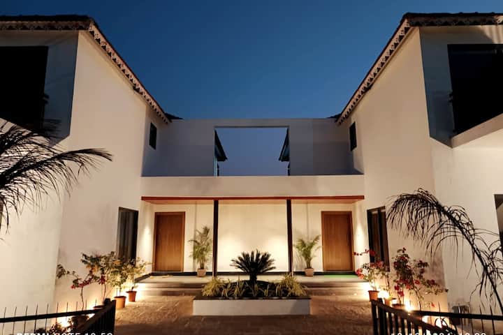 4 Star Luxurious Villa - Igatpuri