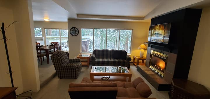 Garden Retreat In West Vancouver - Horseshoe Bay