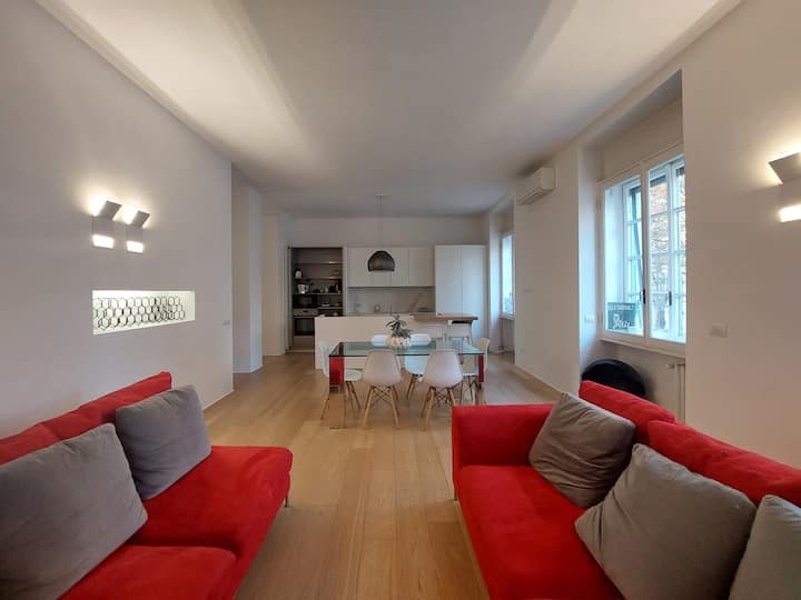 Luxury Design Apartment In The Center Of Milan - 
