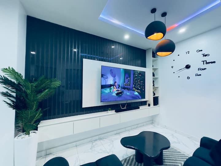 Charming , Cozy And Comfortable - Lagos
