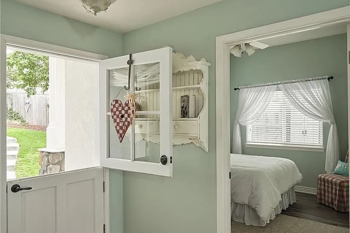 2-bed Stylish Ocean View Cottage - Pismo Beach, CA