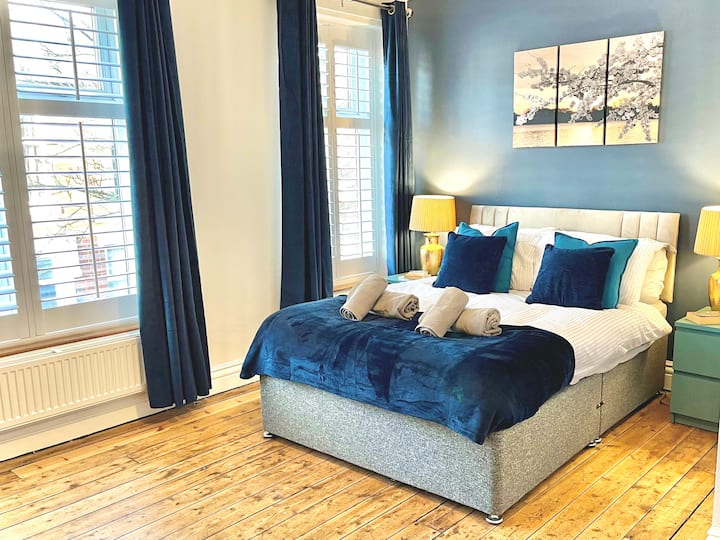 Modern 4-bed Stay-away-home Sleeps 8 In Preston - University of Central Lancashire