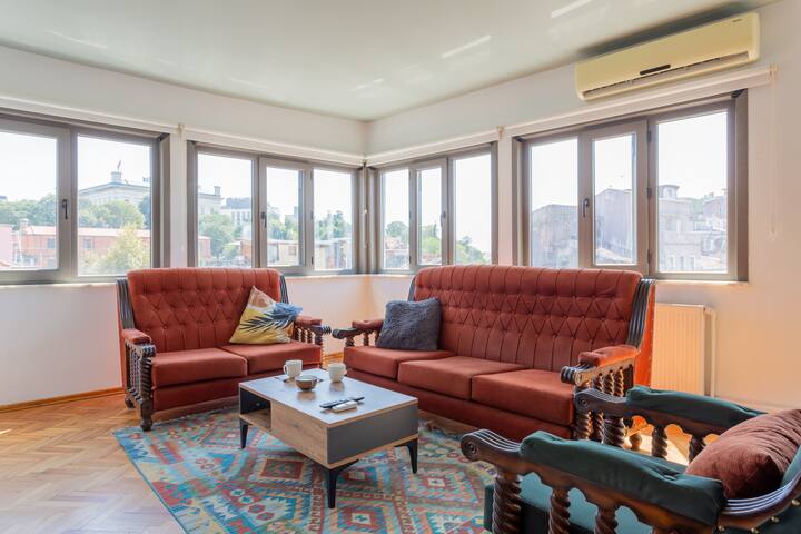 Perfect Pera : 2br 2ba | Views | Historic | Center - İstanbul