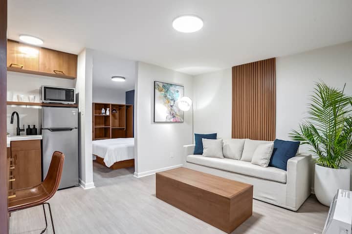 Brand New Studio Suites Only 1 Mile From Ochsner! - Metairie, LA