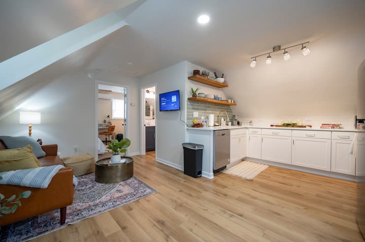 *Whole House* | 4-br Home | 2 Kitchens + Free Wifi - Lynchburg, VA