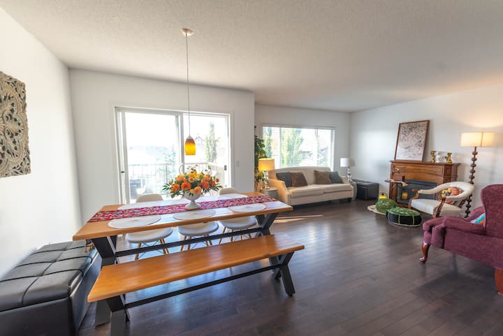 Rocky Mountain View 4 You & Hot Tub - Cochrane