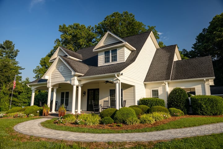 Tiffany Hill - Lexington Suite - Sierra Nevada