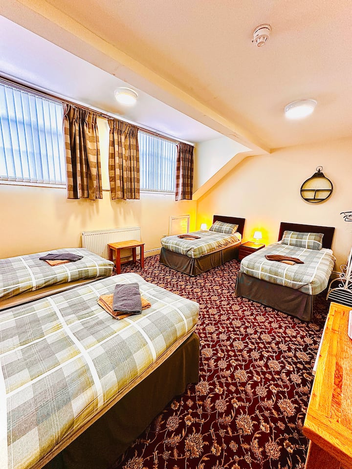 Cosy Room For 4 People - 리버풀