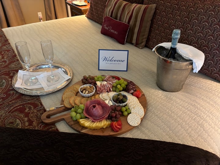 Tiffany Hill - Beaufort Suite - Sierra Nevada