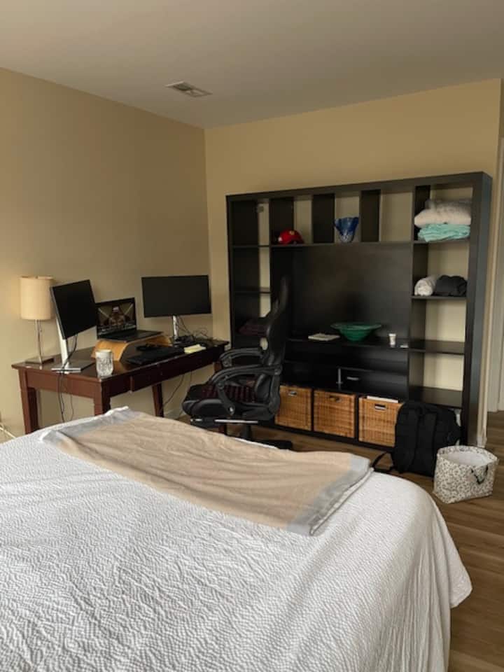 Charming Spacious Master Bedroom - Ashland, VA