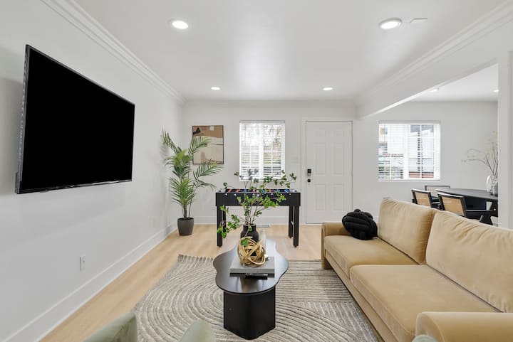 Modern Elegance| Big Group | Games | Parking - Culver City