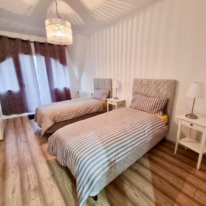 Central & Cozy By The Rhine - Leverkusen