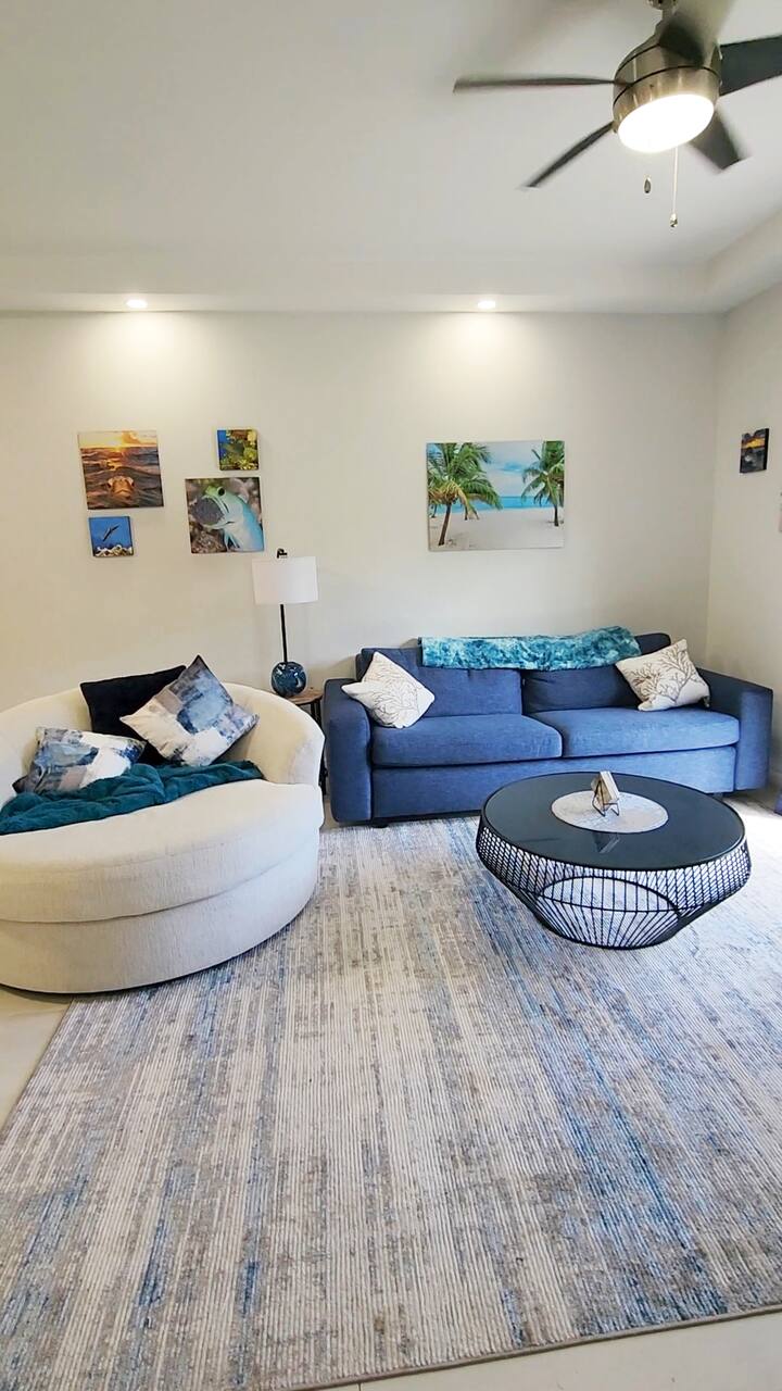 West Bay Oasis: 2br Condo W/pool - Cayman Islands