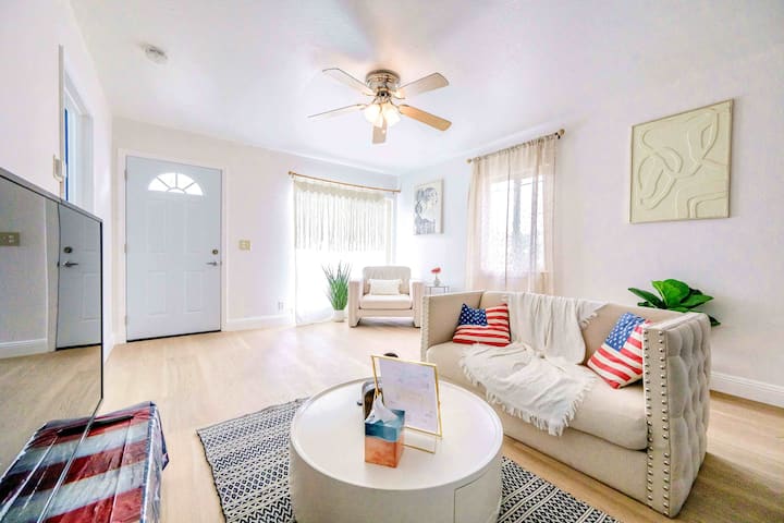 Stylish Urban Hideaway | Steps To Bart- 3beds - San Leandro, CA