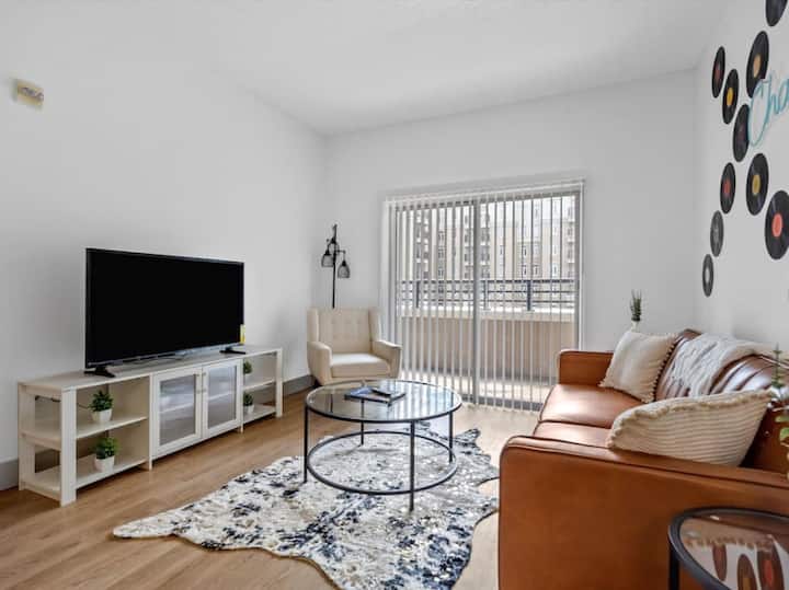 4br Apt In Uptown Charlotte, W/ Balcony & Parking! - Charlotte
