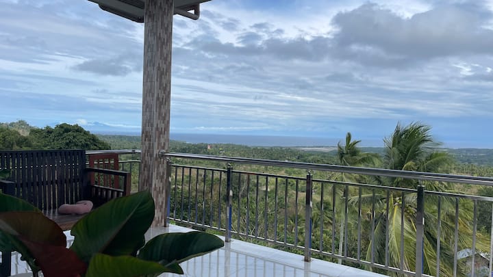 Overlooking To Ocean & Mountain - Libertad