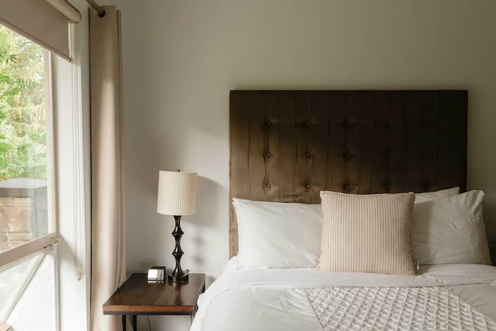 1 Bedroom (Sleeps 4) W/ Hot Tub *Long- Stay Avail - Parksville