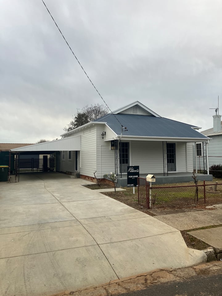 Caluby On Broad Street. - Wagga Wagga