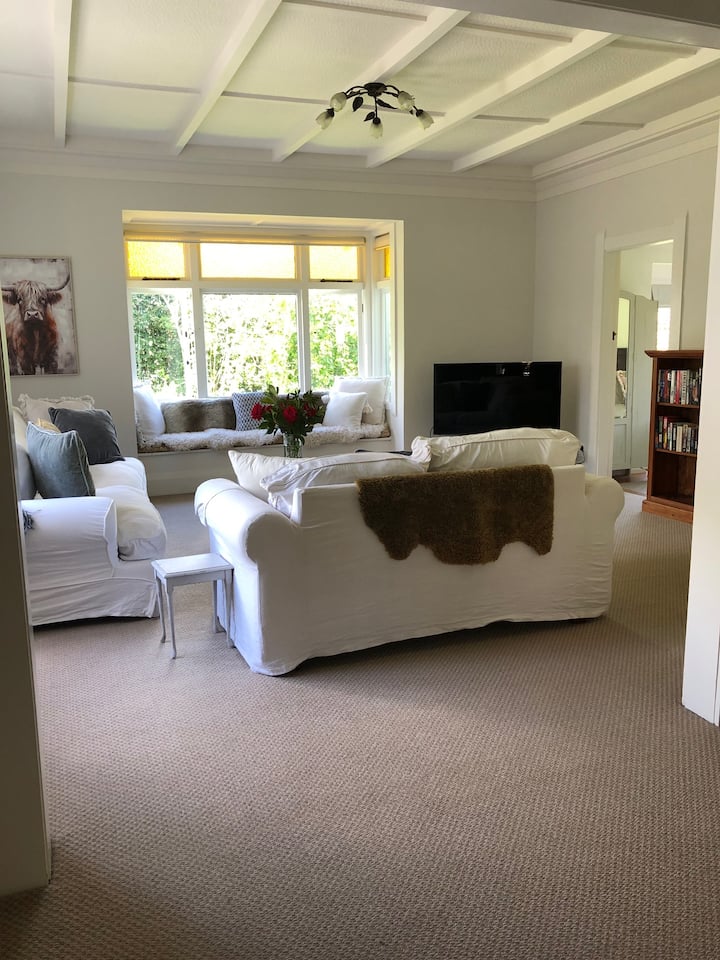 Luxury 4 Bedroom Bungalow - Havelock North