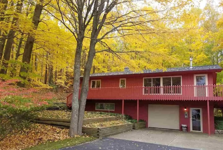 Quiet Home 1/2 Mile From Downtown & Beach - Frankfort