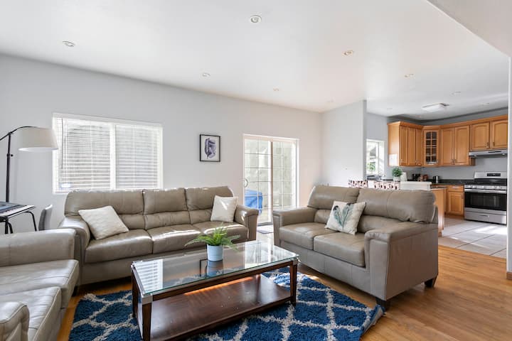 Scenic | Panoramic Views From Hilltop 7bd/3.5ba - South San Francisco, CA