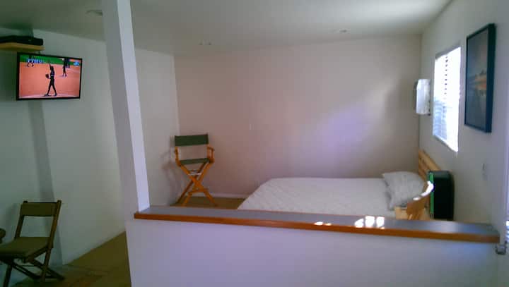 Cozy, Private, Near Studios - 柏本克