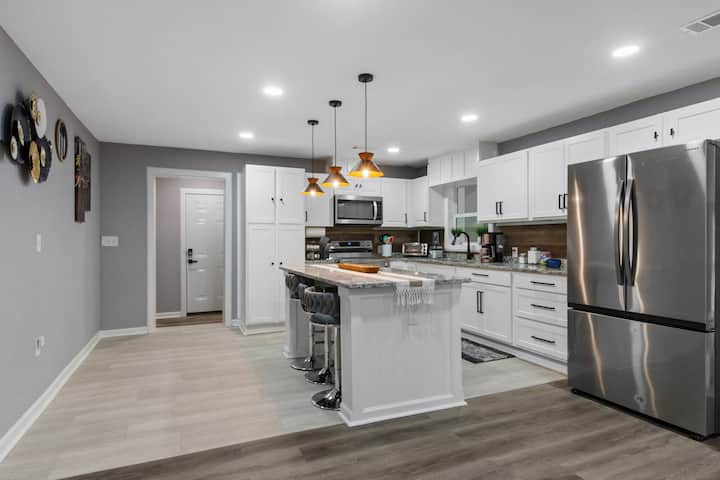 Spacious 4br Home | Pool Table & Game Room - Tuscaloosa, AL