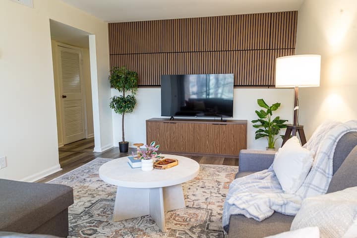 Cozy 3br/1.5ba Condo Close To Washington Dc - Alexandria, VA