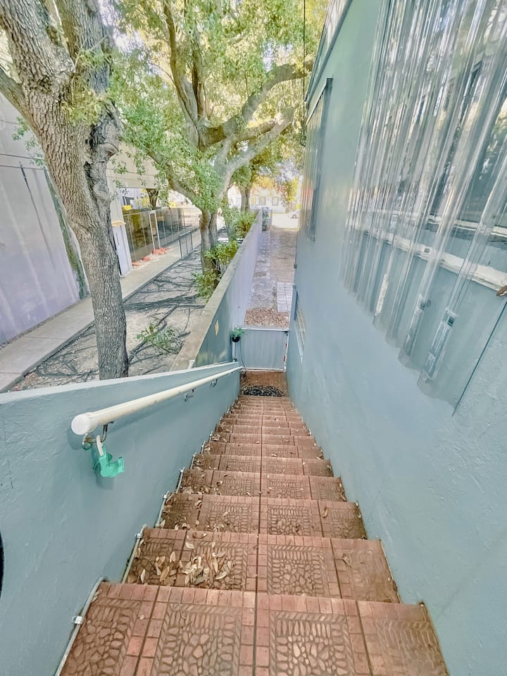 Next To Coral Gables & Cg Cosmetic Center - Miami