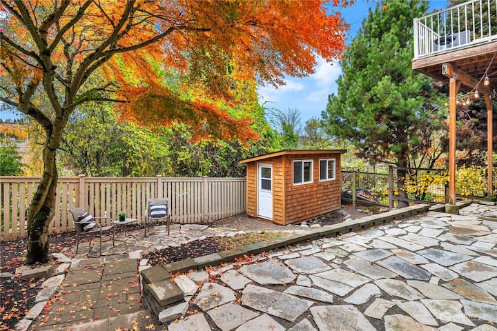 Beautiful Garden View Spacious Guest Suite - Seattle