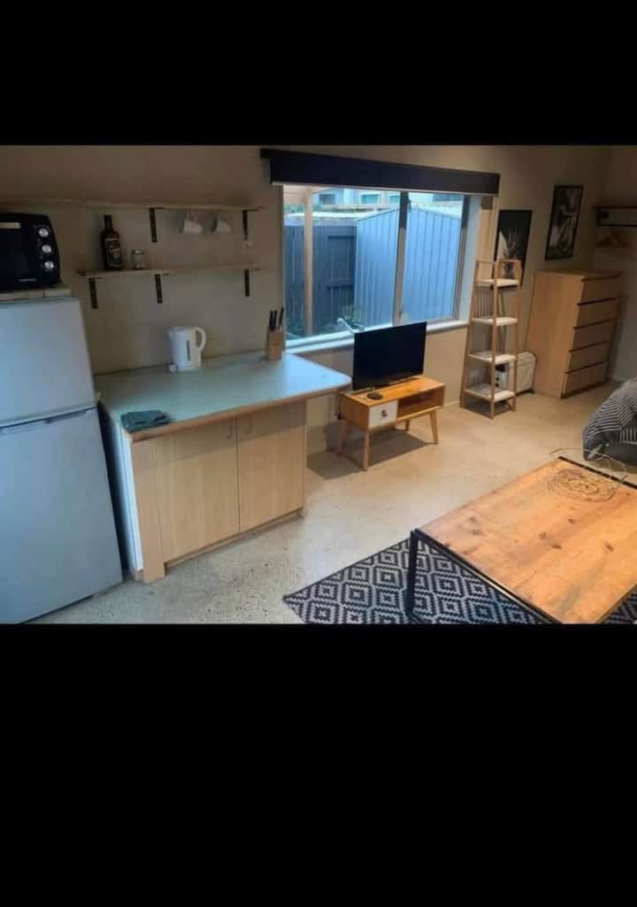 Self Contained With Bedroom - Tauranga