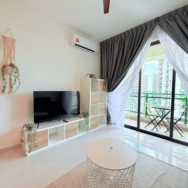 Regalia Park 2b1r 8pax Condo Forest City - Kukup