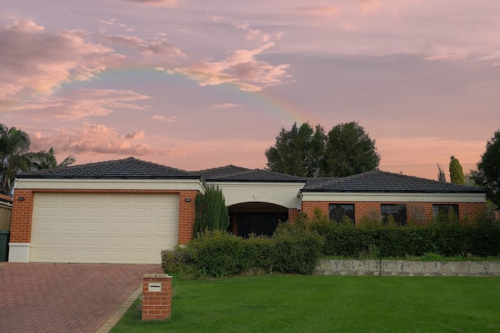 Modern Nr Airport 6ooms House - Perth