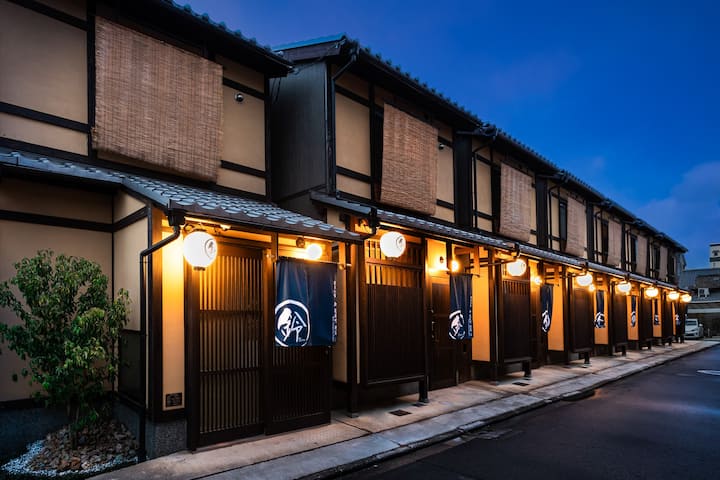 【一棟貸し京町家】八棟並んだ露天風呂と縁側を備えた宿 - Kyoto