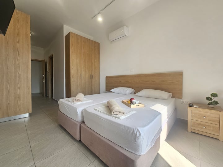 Luxury Studio W Balcony-steps From Ay. Napa Strip - Ayia Napa