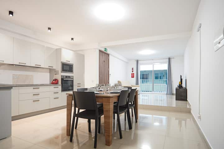 The Monterosa Condo - By Solea - Malta International Airport (MLA)