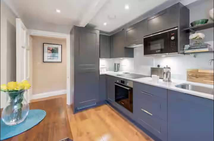 City-centre Apartment On Bath's Milsom Street - Bath