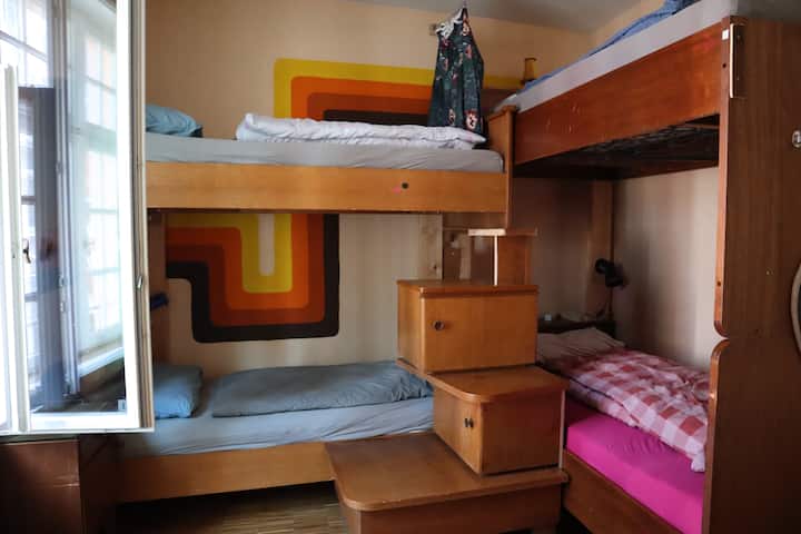 Bett In 5er Frauen*zimmer In Szene-juwel - Lübeck