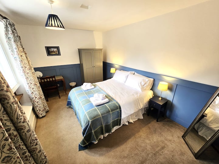 North Lodge North, Within Knebworth Park - Stevenage