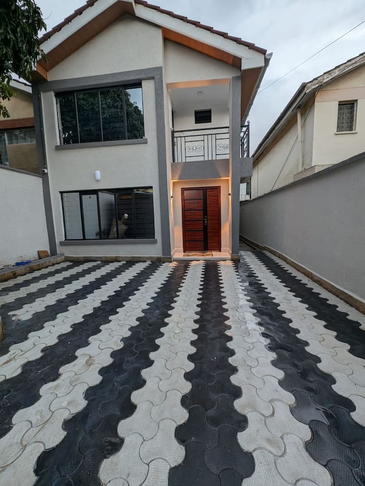 Modern 4 Bedroom House - Kenia