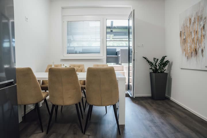 Palace Garden Ljubljana -Beige President Apartment - リュブリャナ