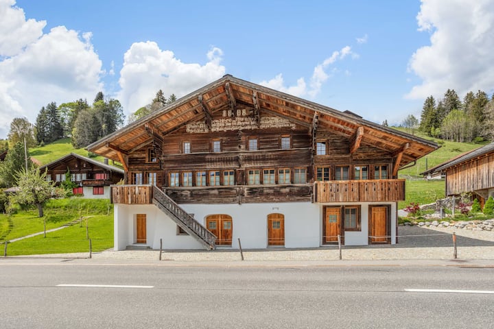 Historic Luxury Chalet - Zweisimmen