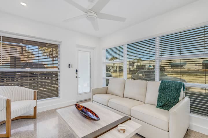 Sunny Beachside Retreat - Siesta Key, FL