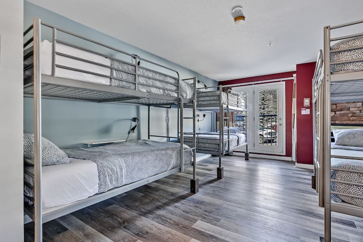 Bed In 8-bed Mixed Dorm - Banff